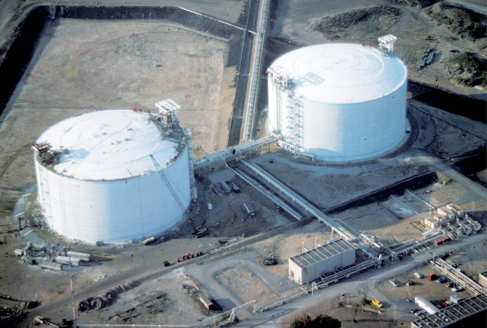 Distrigas Corporation LNG Storage Tanks - Preload International