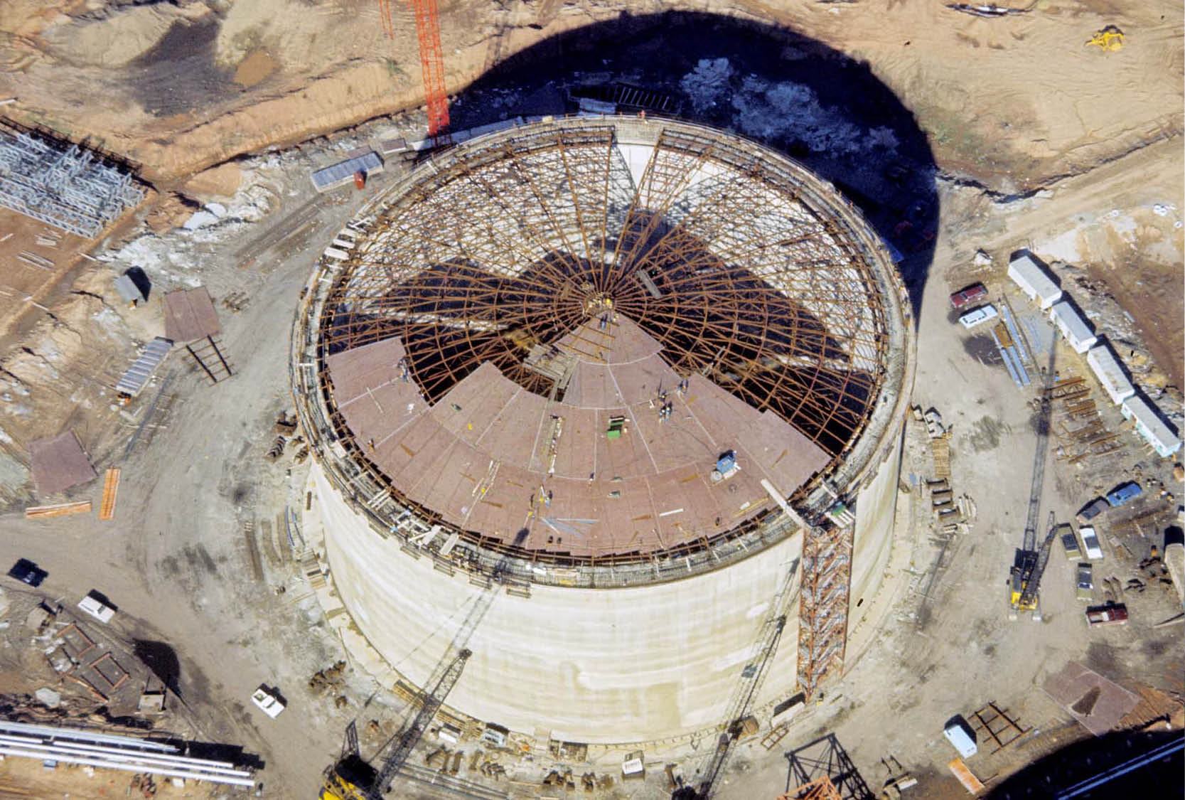 Distrigas Corporation LNG Storage Tanks - Preload International