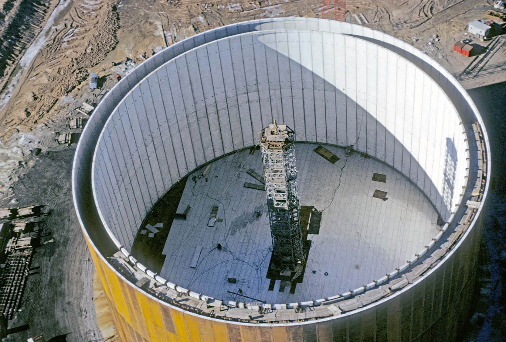 Distrigas Corporation LNG Storage Tanks - Preload International